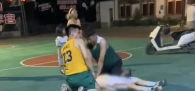 Basketball Player Collapses, Teammates’ CPR Saves His Life | CPR ? AED